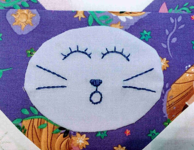 Applique Smooth Edges on a Curve - The Ruffled Purse®