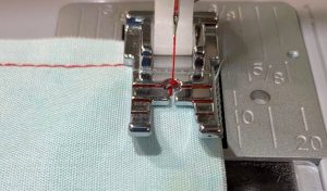 How to Accurately Pivot Stitch Corners - The Ruffled Purse®