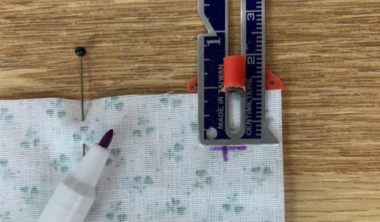 How to Accurately Pivot Stitch Corners - The Ruffled Purse®